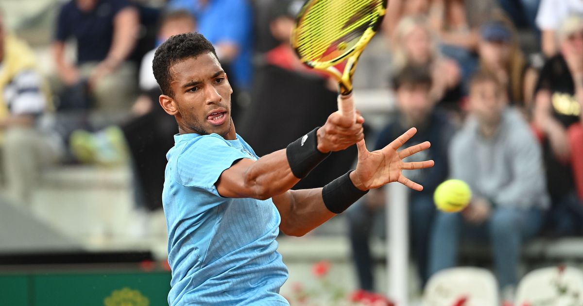 Felix wins epic point against World No. 1