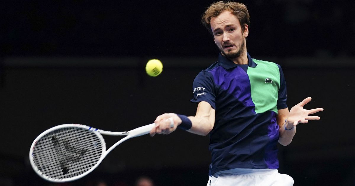 Medvedev rips an incredible forehand winner