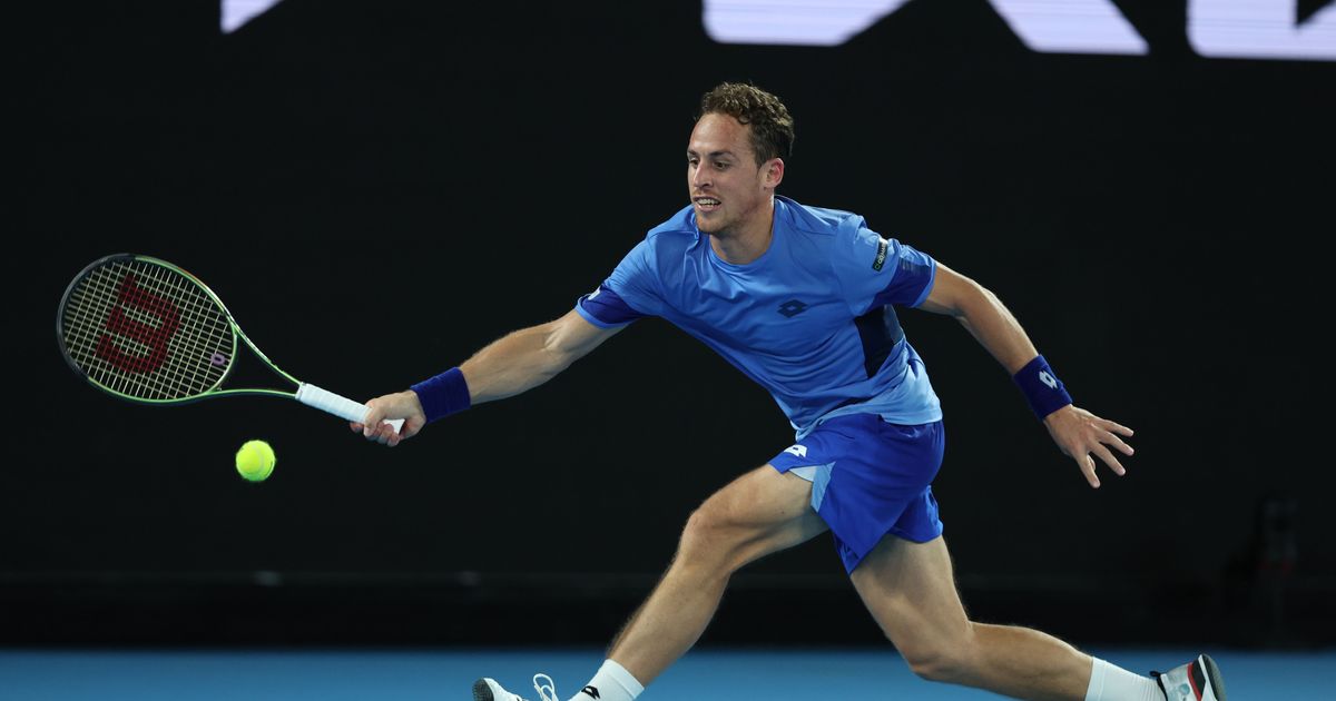 Roberto Carballes Baena vs Bernabe Zapata Miralles