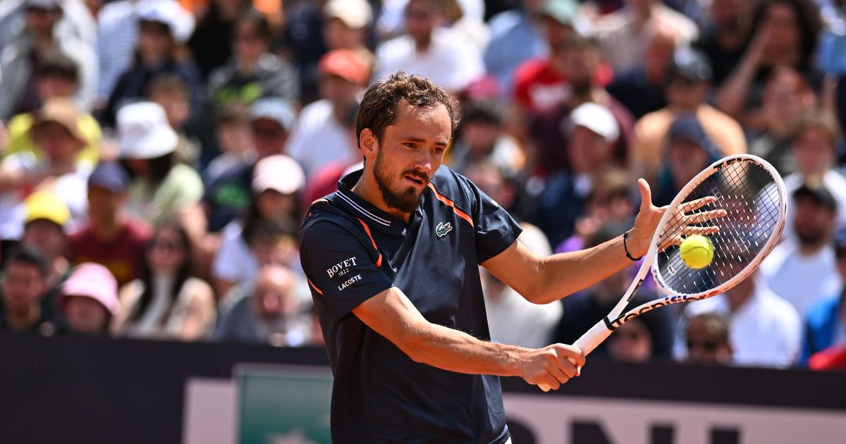 Bernabe Zapata Miralles vs Daniil Medvedev - Short Highlights