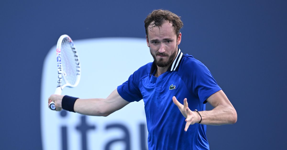 Dominik Koepfer vs Daniil Medvedev