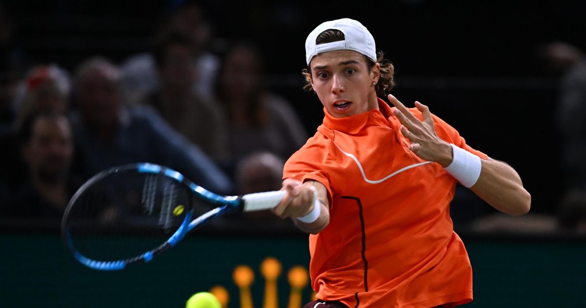 Cazaux returns Rune's overhead with interest