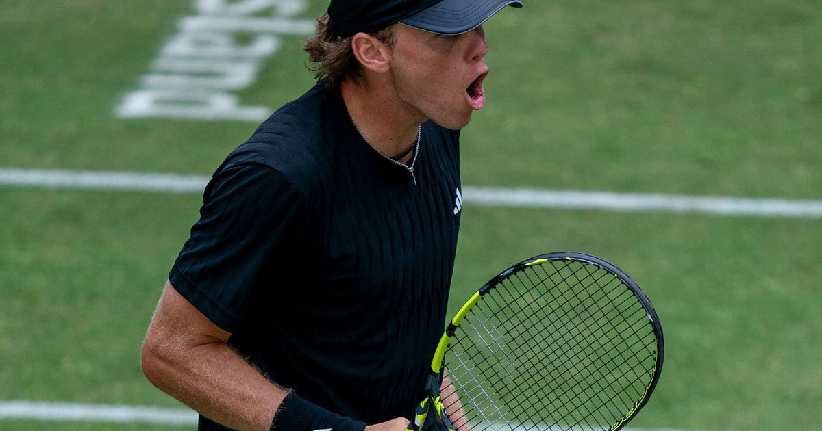 Corentin Moutet vs Alex Michelsen